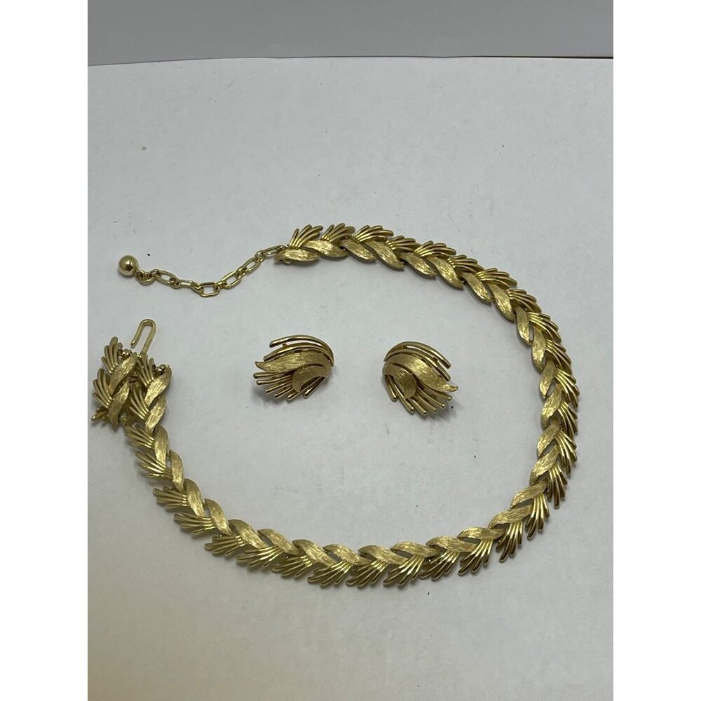 Crown Trifari Gold Leaf Semi Parure Brushed Gold - Gem